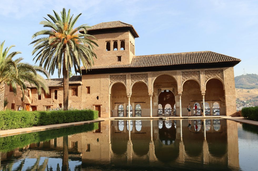 Alhambra Palace: A Stunning fortress of history and beauty in Granada ...